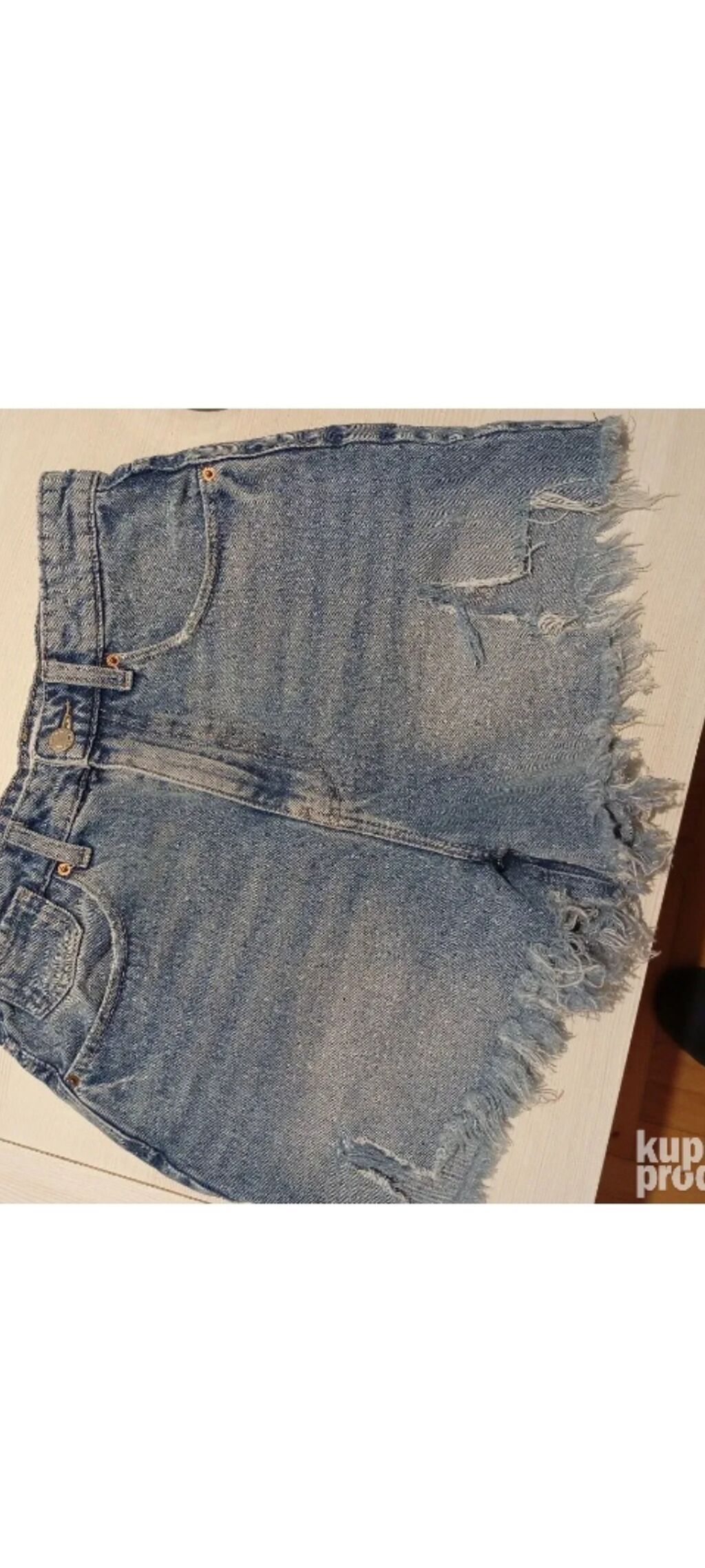 Ženske teksas bermude/šorts sa resama - Materijal: klasični denim