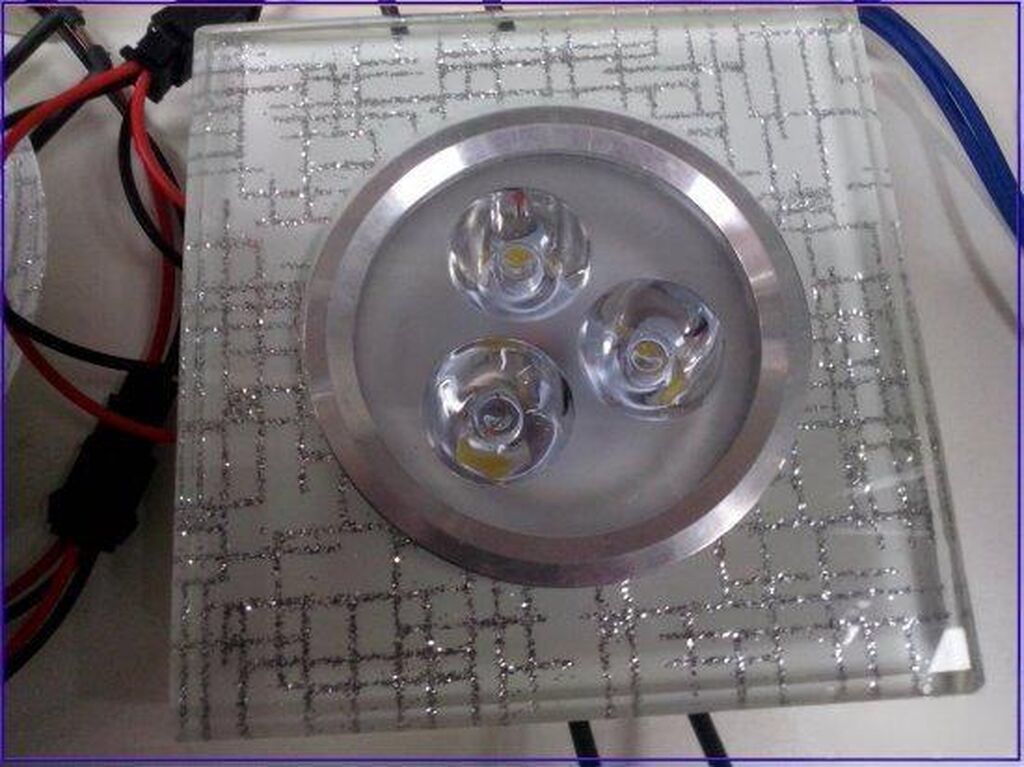 LED lamp rozetna 3W 0K staklena . LED rozetna staklena 3X1W 0K