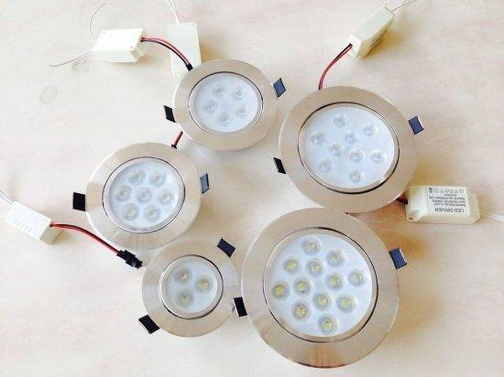 LED lampe za ugradnju 12W. 13 VRSTA ROZETNI AKCIJA OBEZBEĐEN SERVISLED