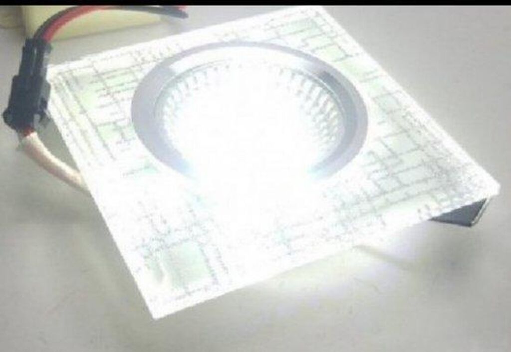 LED lamp rozetna 5W 0K staklena. LED rozetna staklena 3X1W+2w 0K