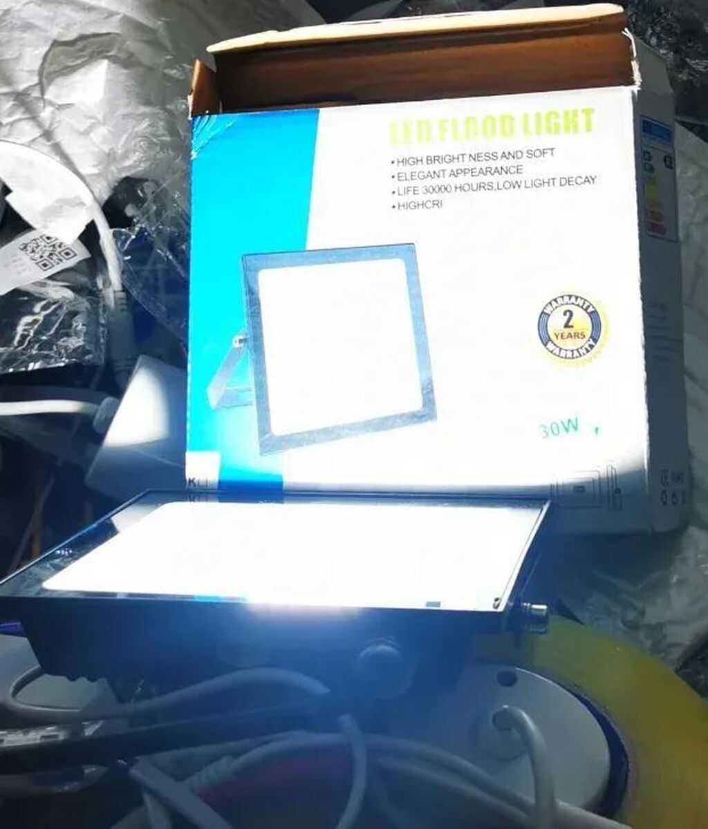Led reflektor 30w IP65 220V 6500K. Led reflektor u aluminijumskom