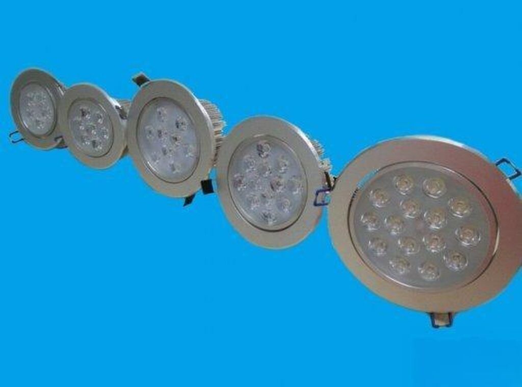 Led ugradne rozetne 3-21w. PROVERENO KVALITETA NA LAMPE SIJALICE-(Tip
