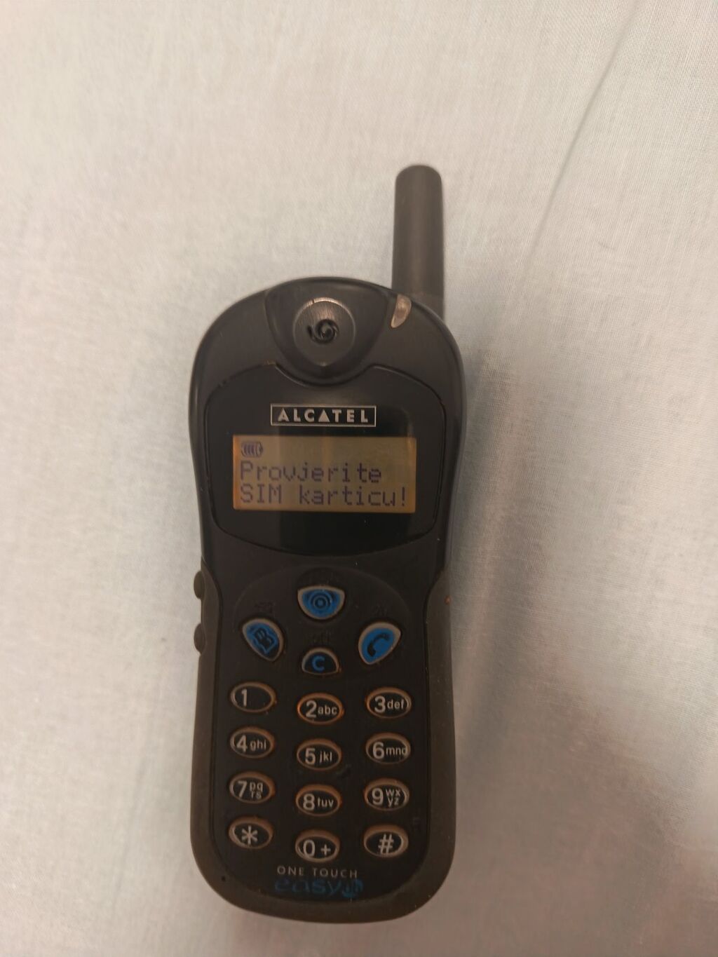 Alcatel One Touch Easy – klasični mobilni telefon sa eksternom