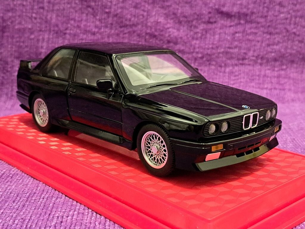 BMW M3 E30 "Kocka" 1:24 BLACK NOVO! Model BMW serije 3