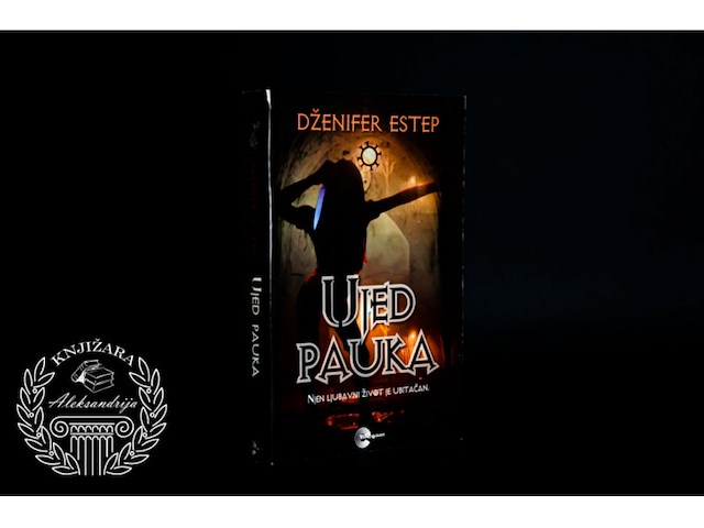 UJED PAUKA - Dženifer Ester