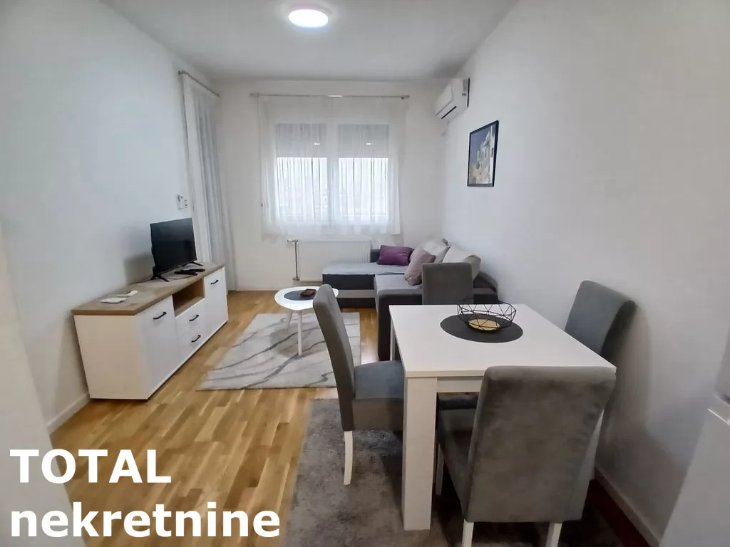 Stanovi,NOVI SAD,CENTAR,kv: 38.00, € 400, ID: 9189885