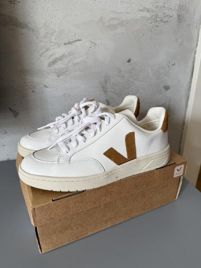 Veja V-12 nove