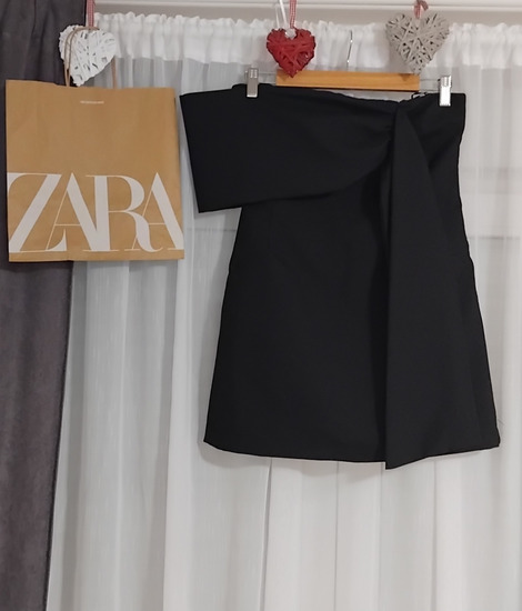 Predivna Zara little black dress sa etketom S 36