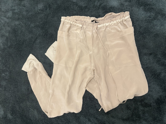 48. Pinko prelepe pantalone svila