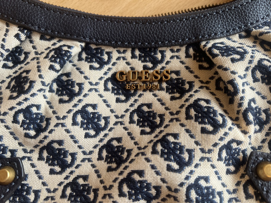 Snizeno Guess clelia sa novcanikom original torba