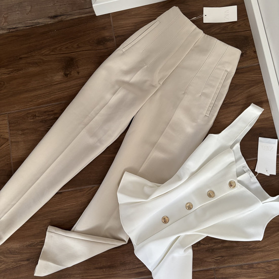 Zara lepe krem pantalone dubok struk Novo
