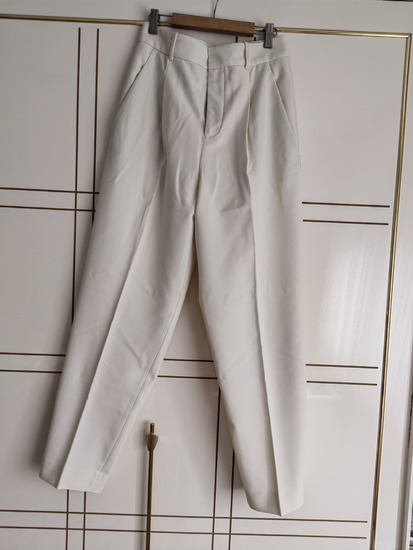 Zara pantalone.
