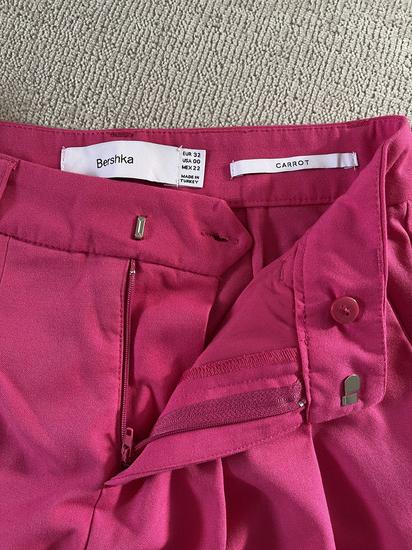 bershka pantalone 32⭐️ akcija