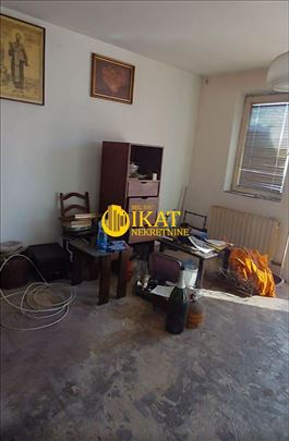 Bogoslovija, duplex 93m2 za kompletno renoviranje