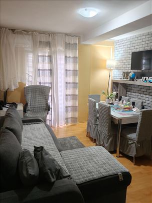 Stan sa spavacom sobom, Aerodrom