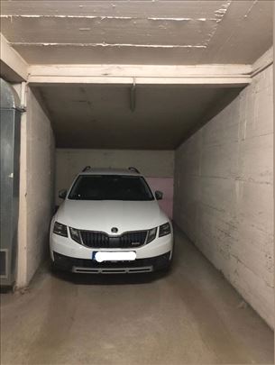 Komforna garaža,rampa prilaz,Đeram pijaca,12m2