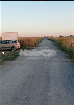 Plac 57 ari iza Tesla parkinga,cena nije fiksna.