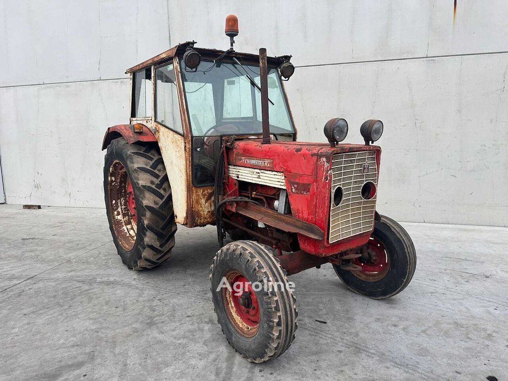 Prodaje se McCormick International 624 traktor točkaš na aukciji