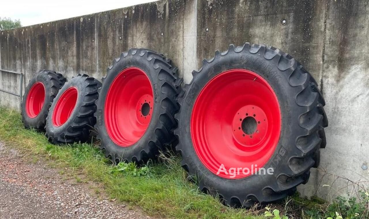 Fendt Fendt Pflegebereifung 8 Loch 716 512 516 traktor točkaš