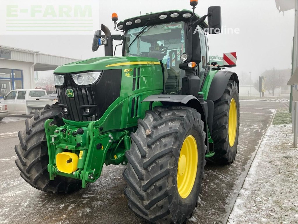 John Deere 6250R traktor točkaš