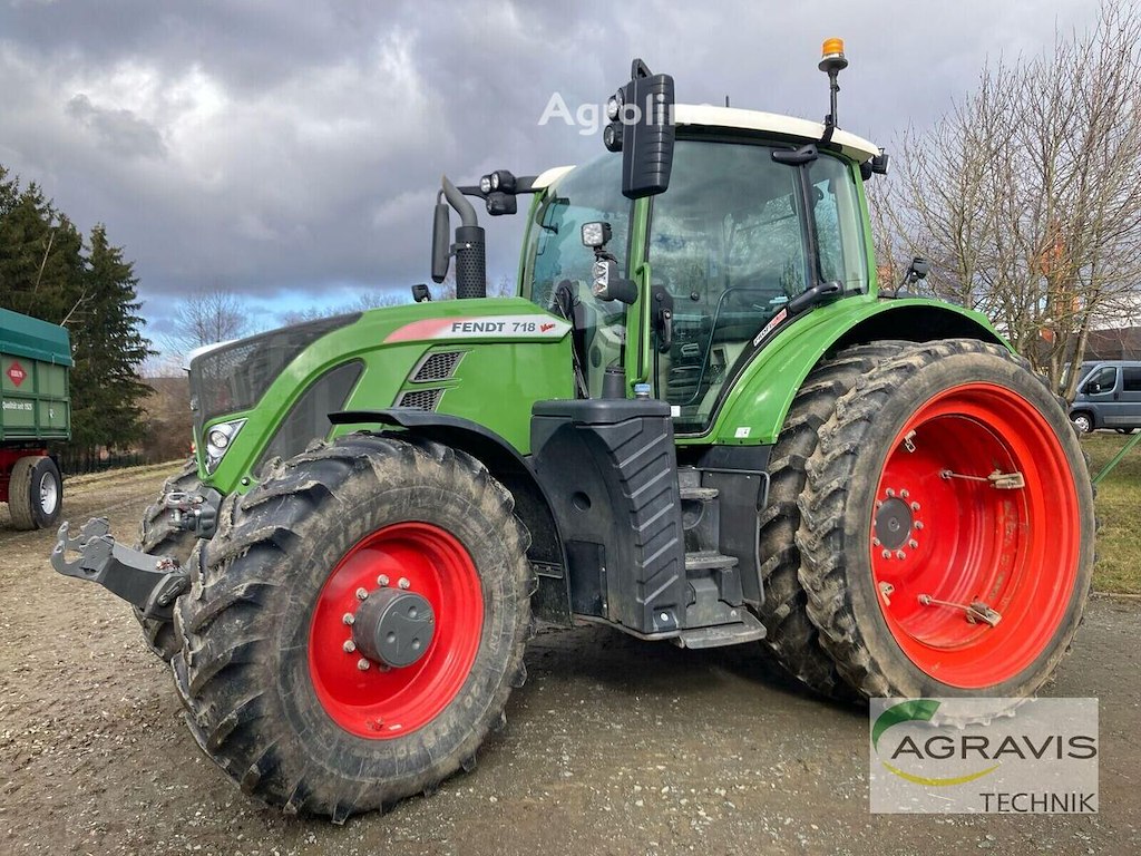 Fendt 718 Vario S4 traktor točkaš