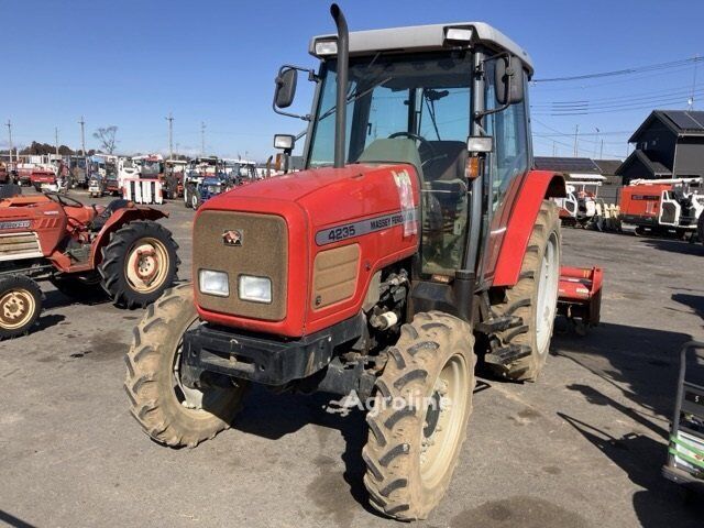 Massey Ferguson TRACTOR(Massey Ferguson) traktor točkaš