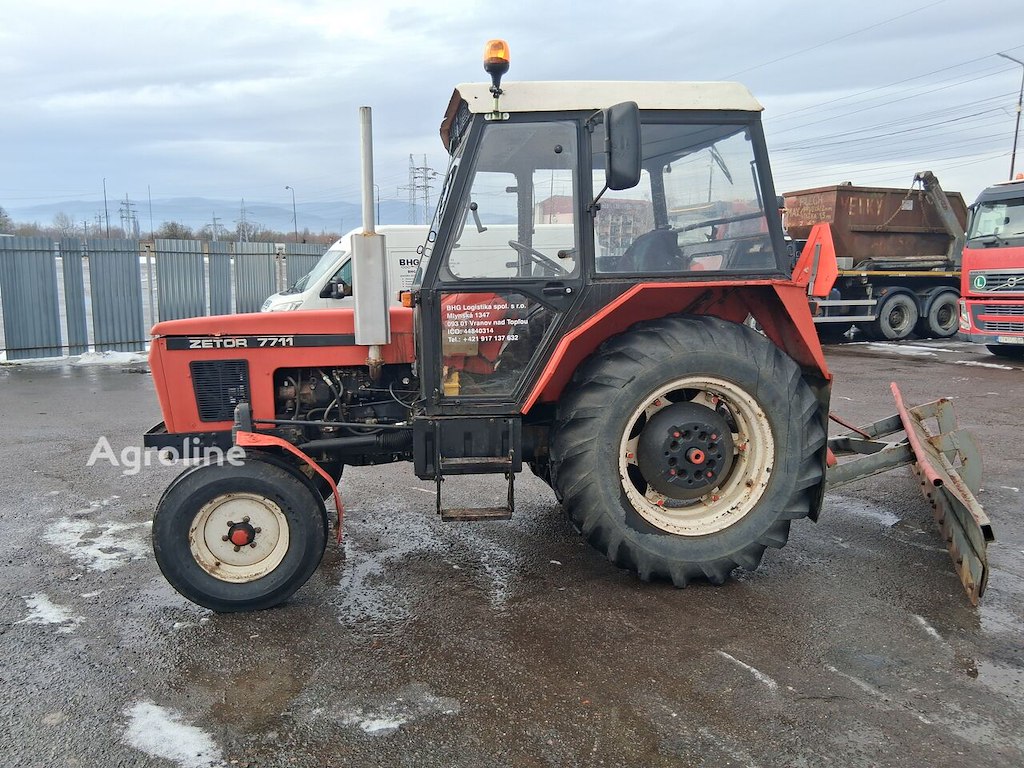 Zetor 7711 traktor točkaš