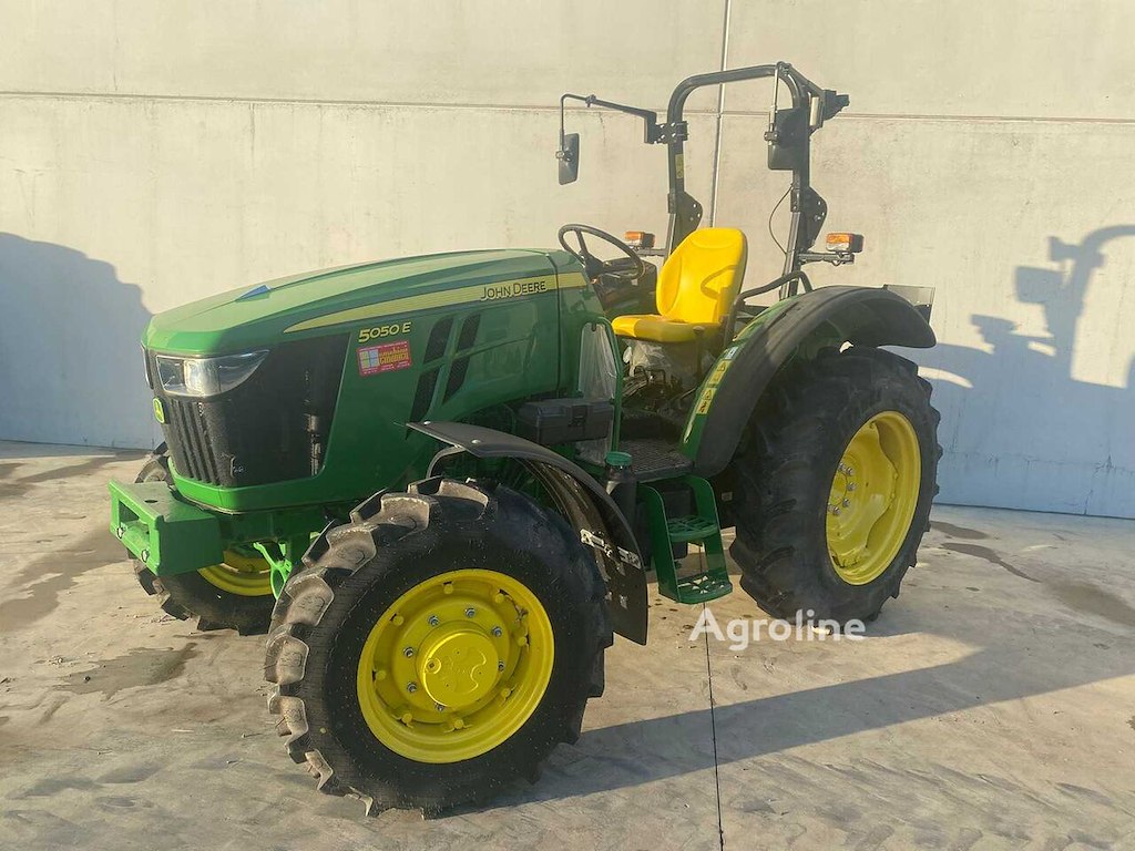 Prodaje se John Deere 5050E traktor točkaš na aukciji