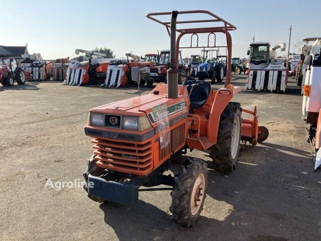 Kubota TRACTOR(Kubota) mototraktor