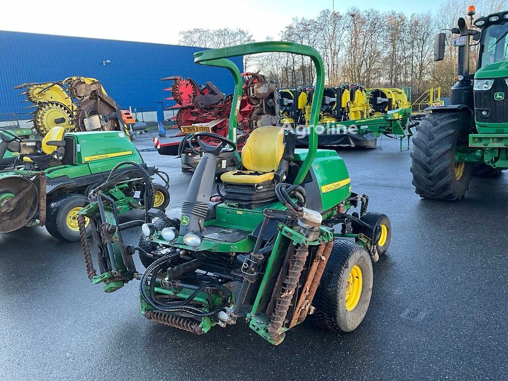Prodaje se John Deere 8700 traktor kosilica na aukciji