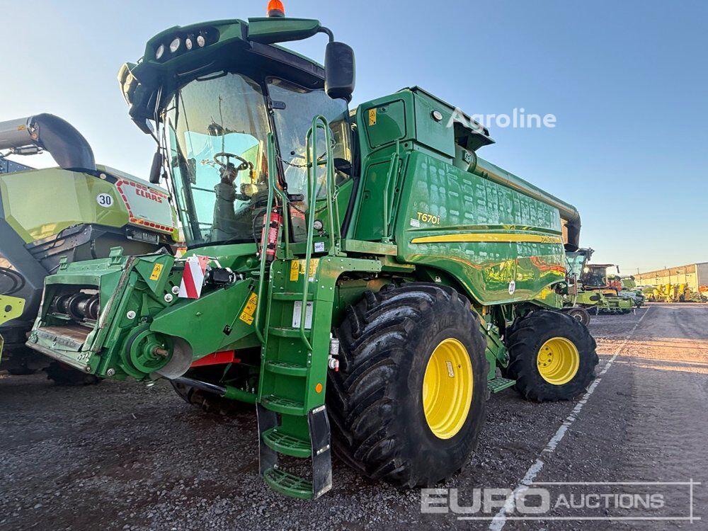 Prodaje se John Deere T670I kombajn za žito na aukciji