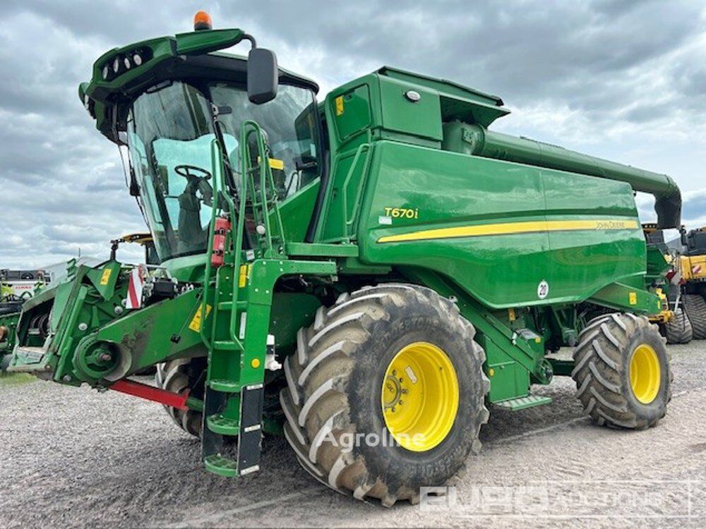 Prodaje se John Deere T670I kombajn za žito na aukciji