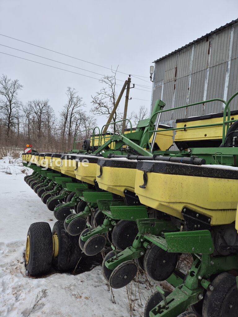John Deere 1745 pneumatska precizna sejalica