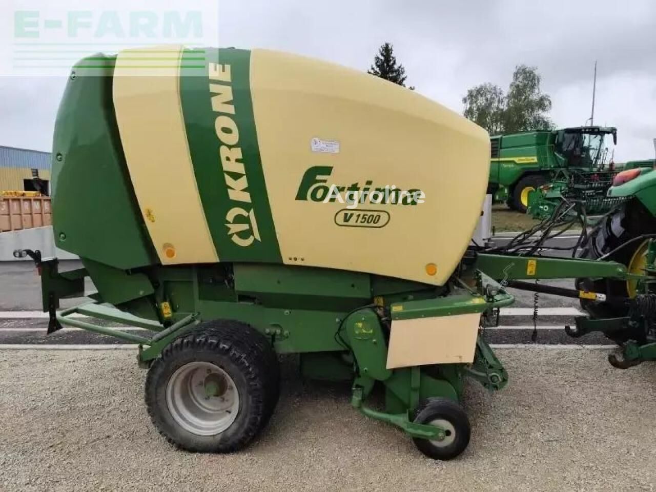 Krone v 1500 balirka za četvrtaste bale
