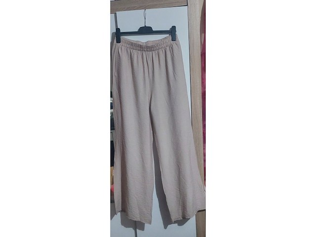 Pantalone vel.42 Novo sa etiketom