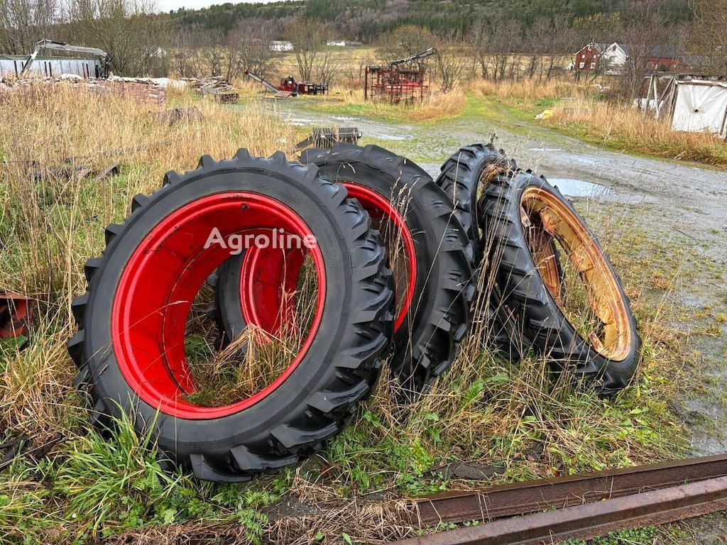 Prodaje se TVILLING HJUL OG SPRØYTEHJUL Stått på Landini točak na aukciji