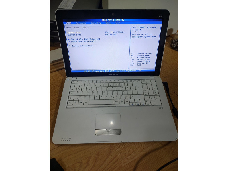 Medion Akoya S5612, intel U4100, 2gb ram, čitaj opis
