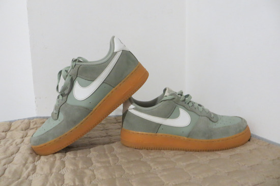 NIKEbr 44 28cm