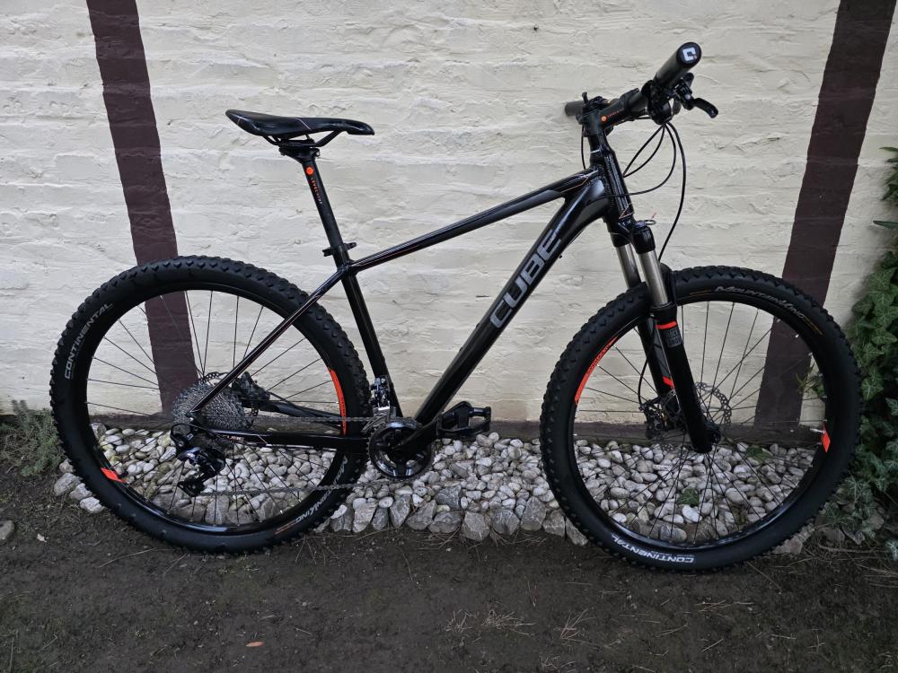 Cube Race One M-Size 27.5er Full XT