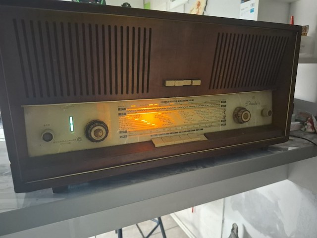 EI Niš Tarantela Vintage lampaski radio ISPRAVAN