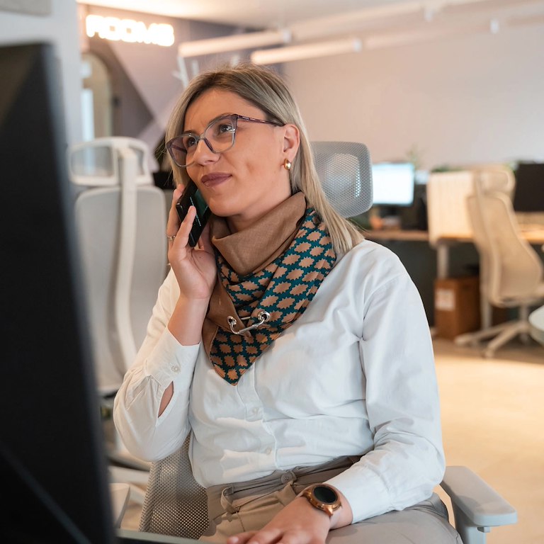 ŽENSKA MARAMA U RITMU SAVREMENE ELEGANCIJE