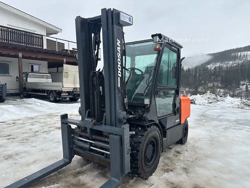 Prodaje se Doosan D55SC-7 dieseltruck dizel viljuškar na aukciji