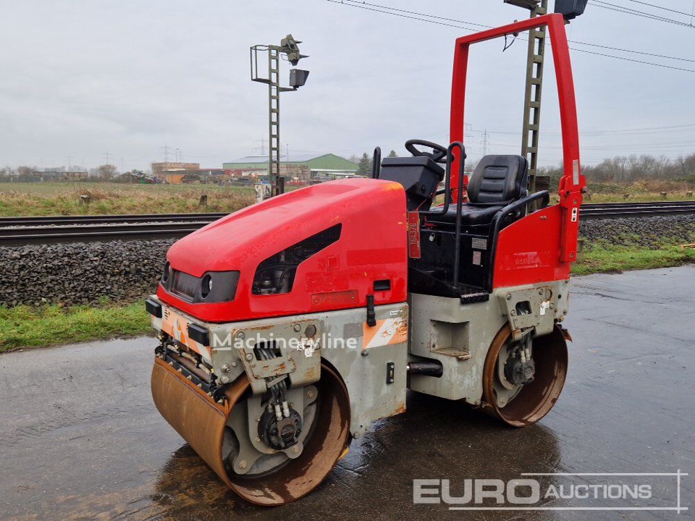 Prodaje se JCB VMT260 mali valjak na aukciji