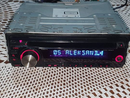 Kenwood KDC-3047 mp3 aux 4x50w auto radio