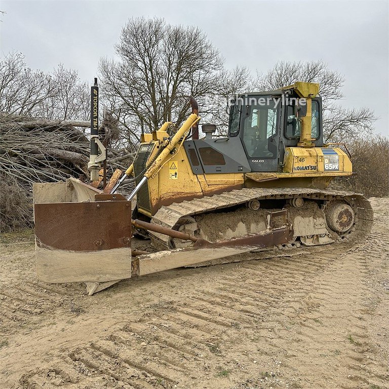 Prodaje se Komatsu D65 PX-15 buldožer na aukciji