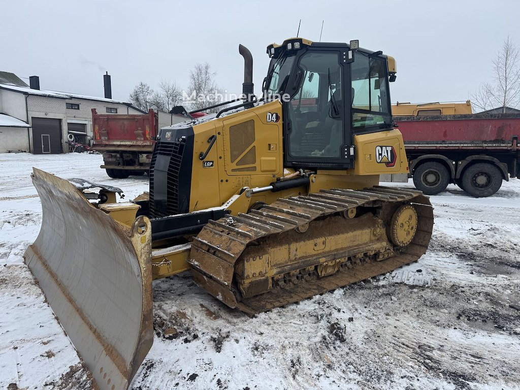 Caterpillar D4 buldožer
