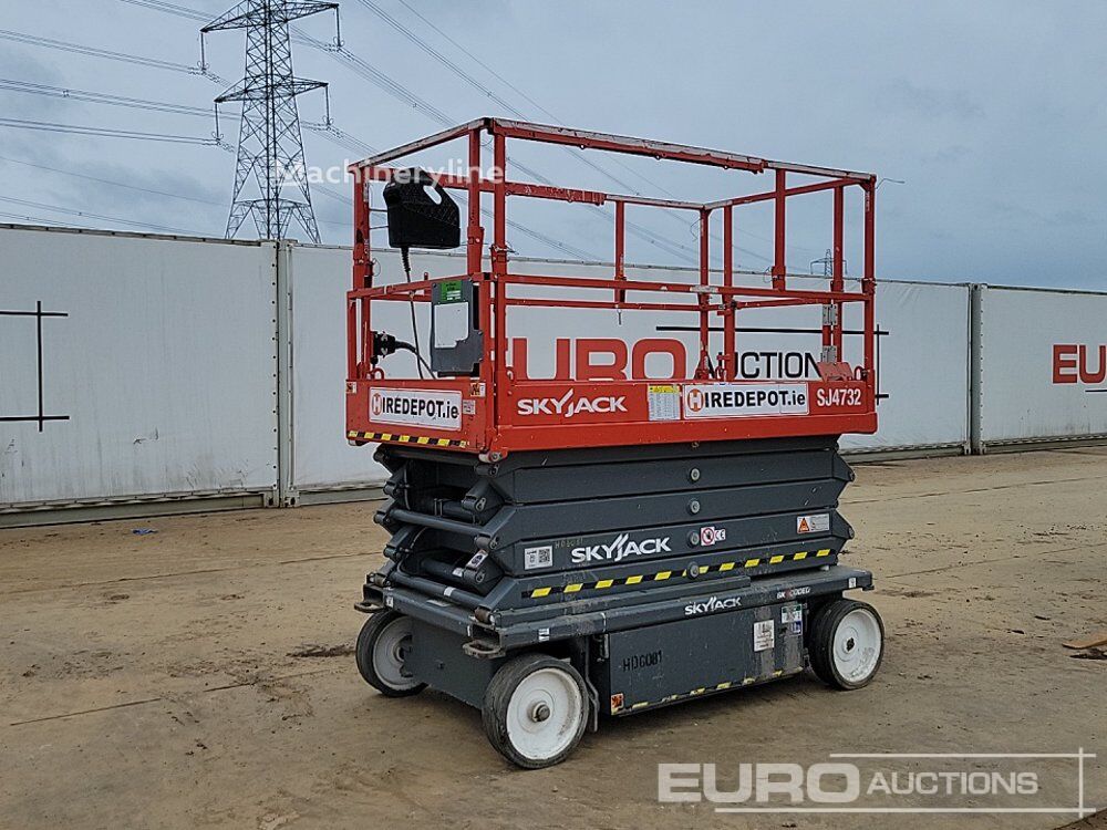 Prodaje se 2020 Sky Jack SJ4732 32ft Battery Scissor Hoist hidrauličnu zglobnu platformu na aukciji
