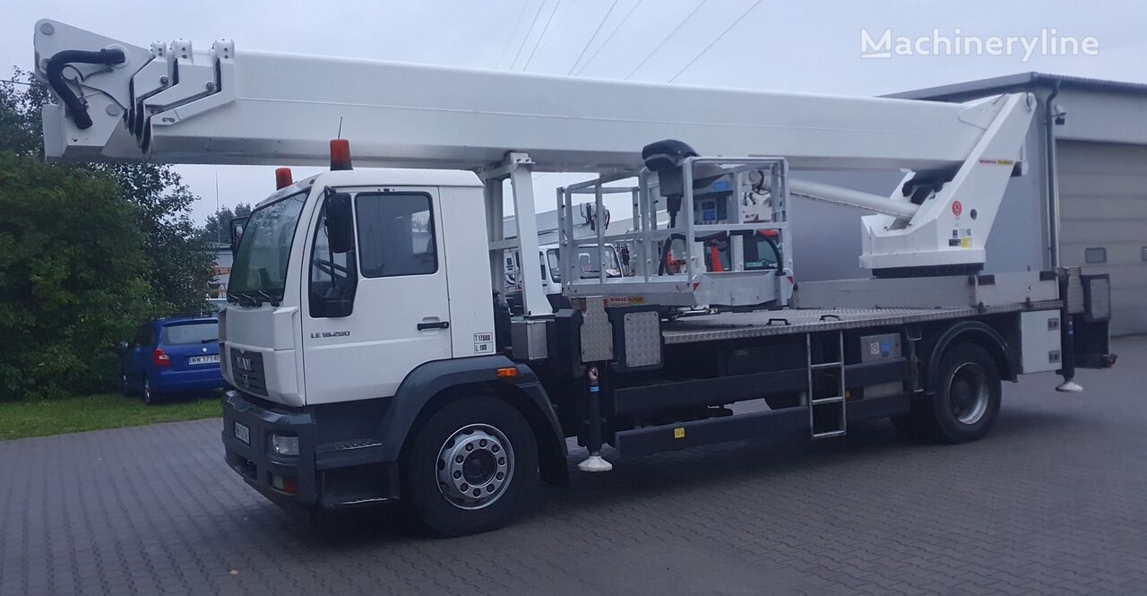 MAN LE 18.280 - Wumag WT 450 auto dizalica s korpom