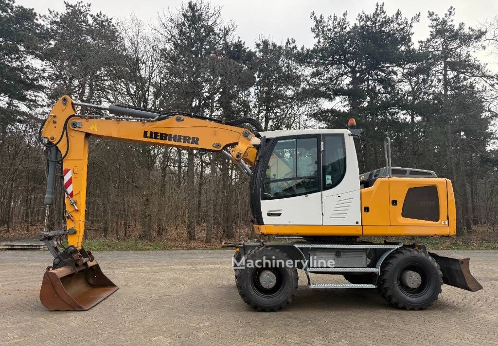 Liebherr A 916 bager točkaš