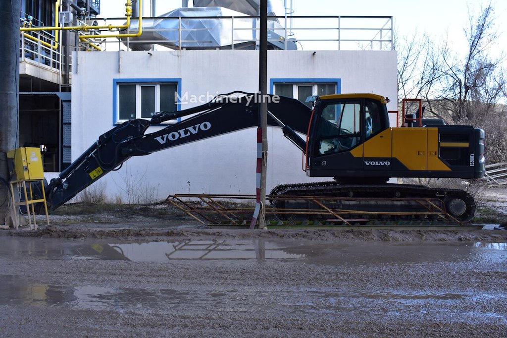 Novi Volvo EC 200 EL bager guseničar